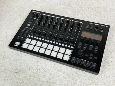 Roland MC-707 Sampler Drum Machine Synthesizer Groovebox Workstation ...