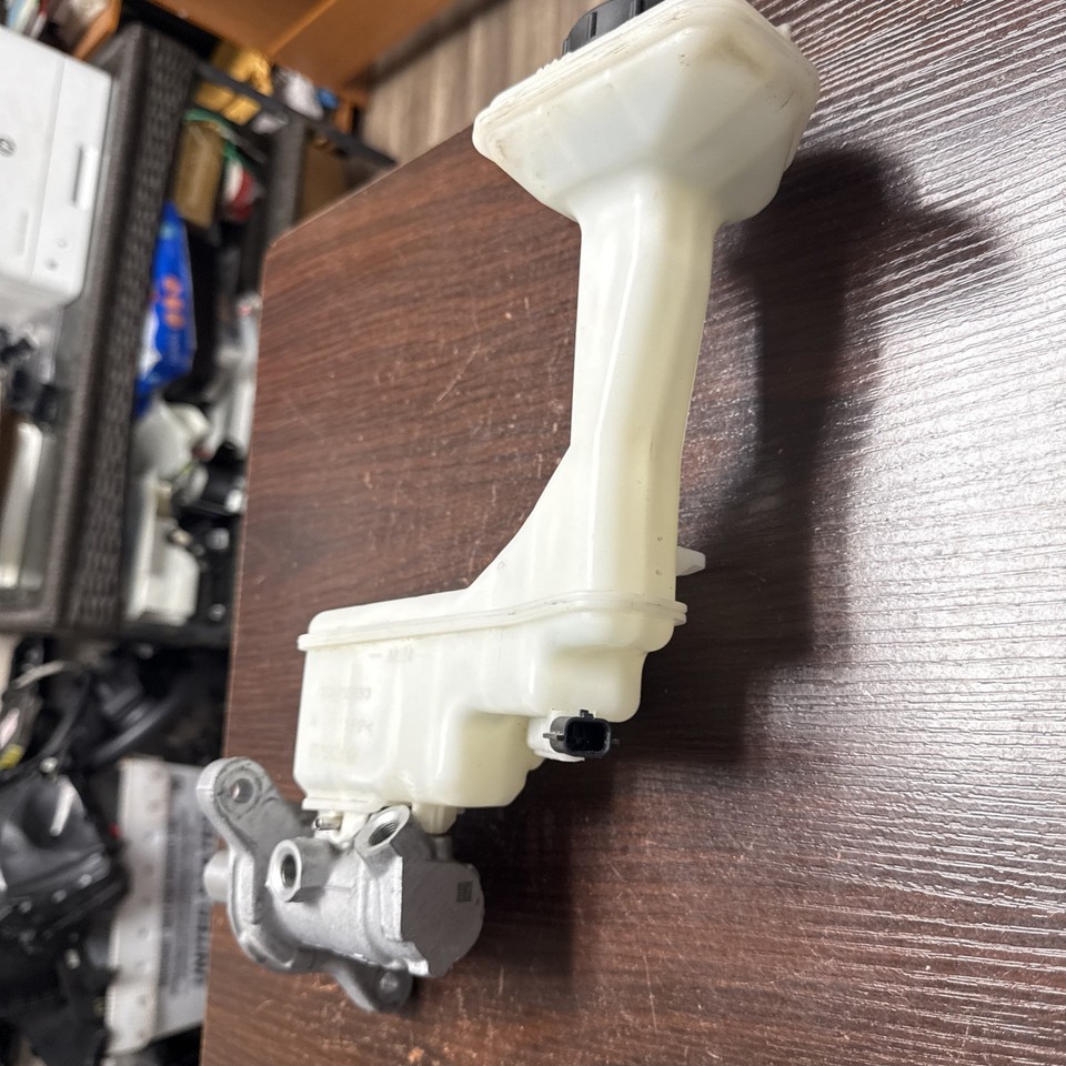 2015-2020 NISSAN ROGUE BRAKE MASTER CYLINDER D6010-4BA0A OEM | eBay