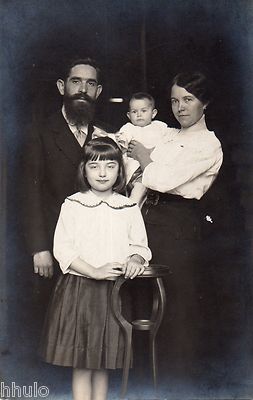 BK514 Carte Photo vintage card RPPC groupe mode fashion famille barbe ...