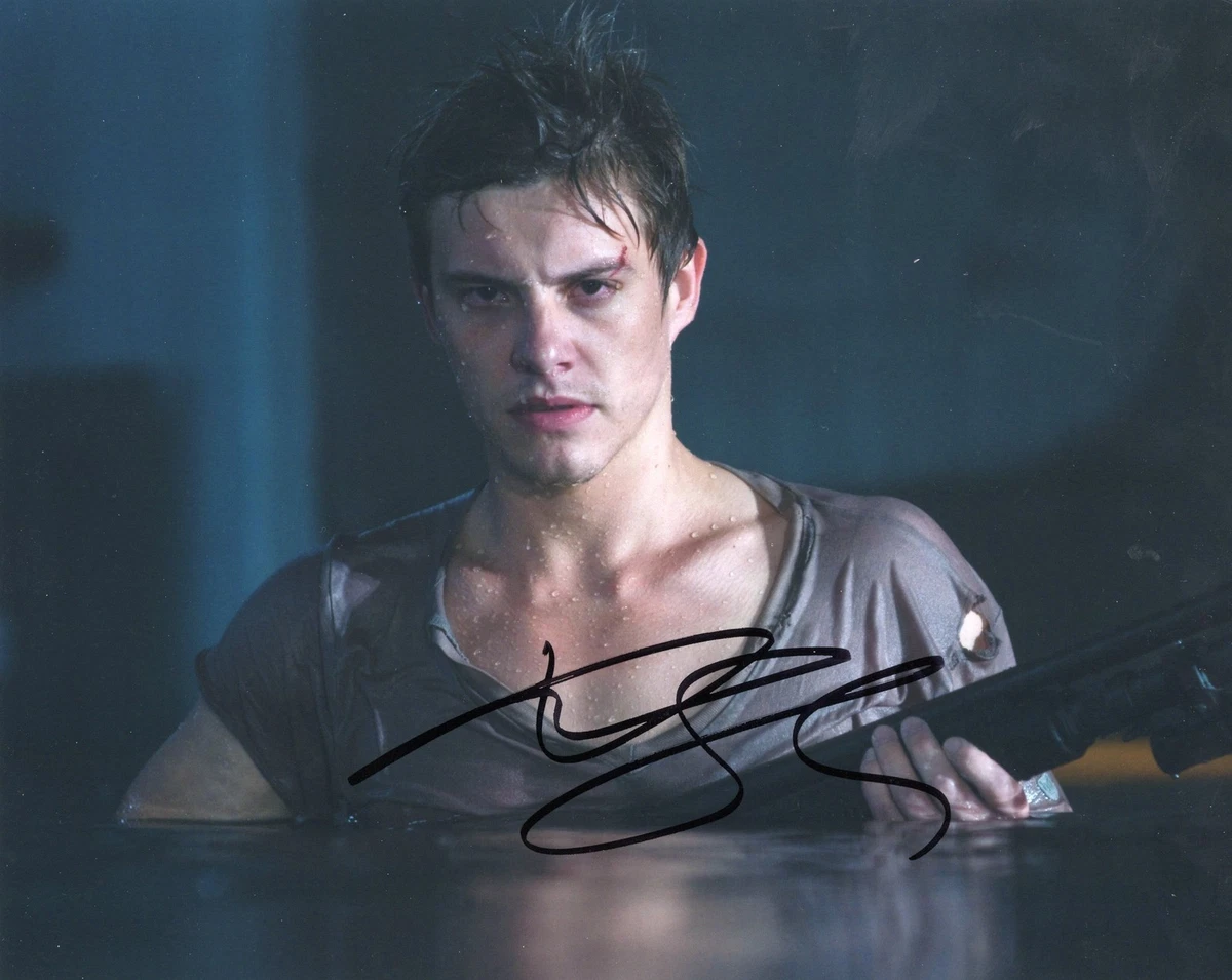 Xavier Samuel As Riley