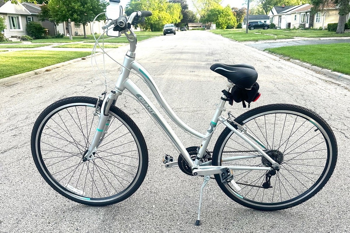 Giant Cypress Dx Hybrid Bike
