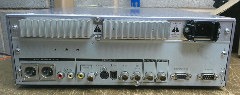 Sony J-30SDI BETACAM/SP/SX, MPEG IMX Digital BETACAM NTSC/PAL Compact ...