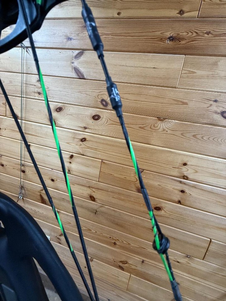 MINT Hoyt RX-7 RH 60-70lbs BLACK Bow 28.5-30" CARBON Hunting CUSTOM ...