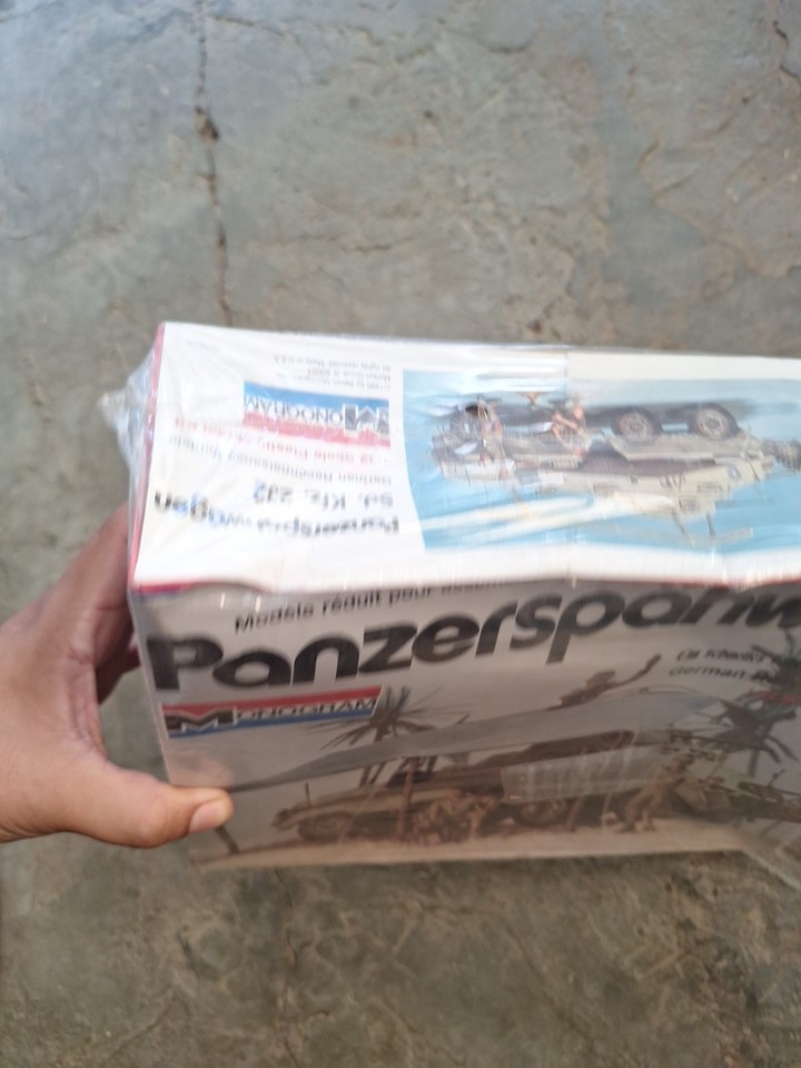 Panzerspähwagen SdKfz 232 1/32 Scale Monogram Model 1974 Armor Serie ...