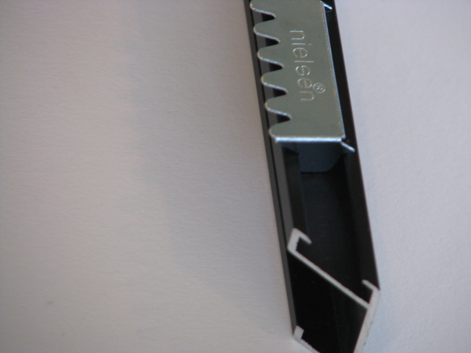 Notched Hangers, Metal Aluminum Frame Hardware, Nielsen ® Brand, 25 ...
