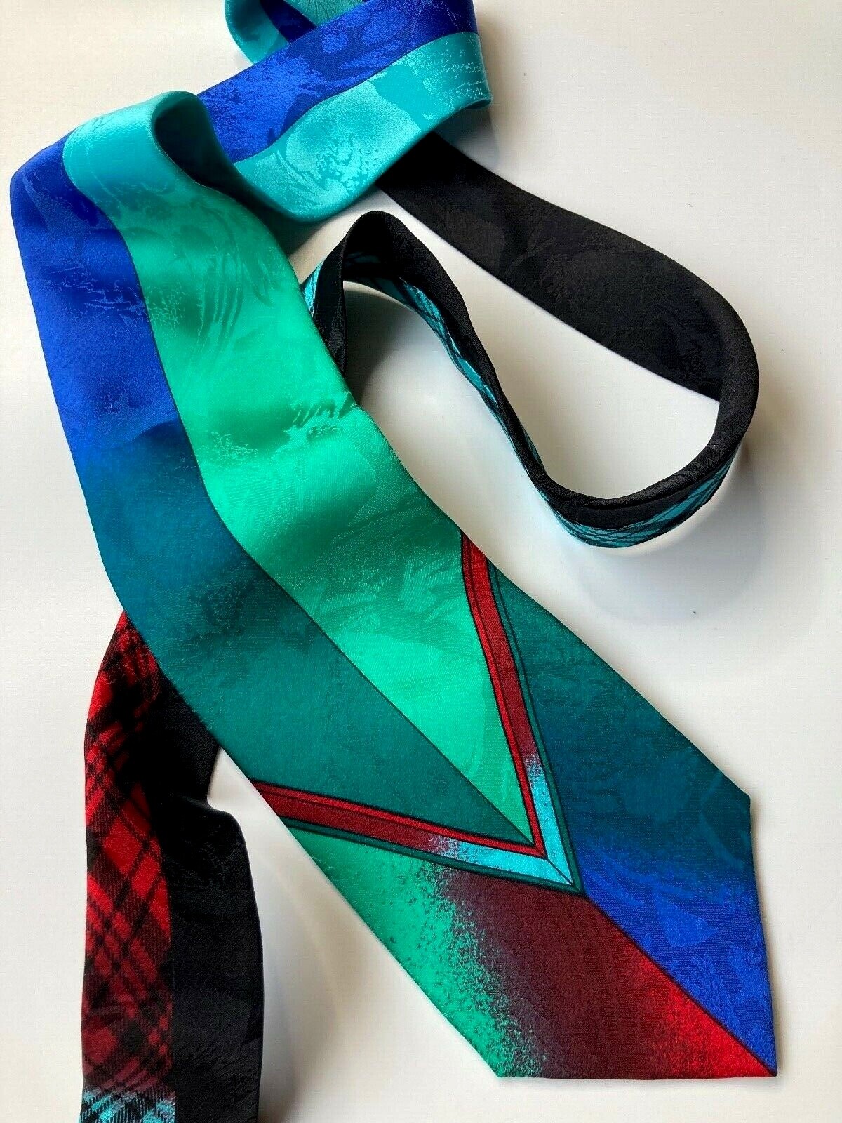 GIANNI VERSACE VINTAGE '90s MODERN ART INITIAL V TIE … - Gem