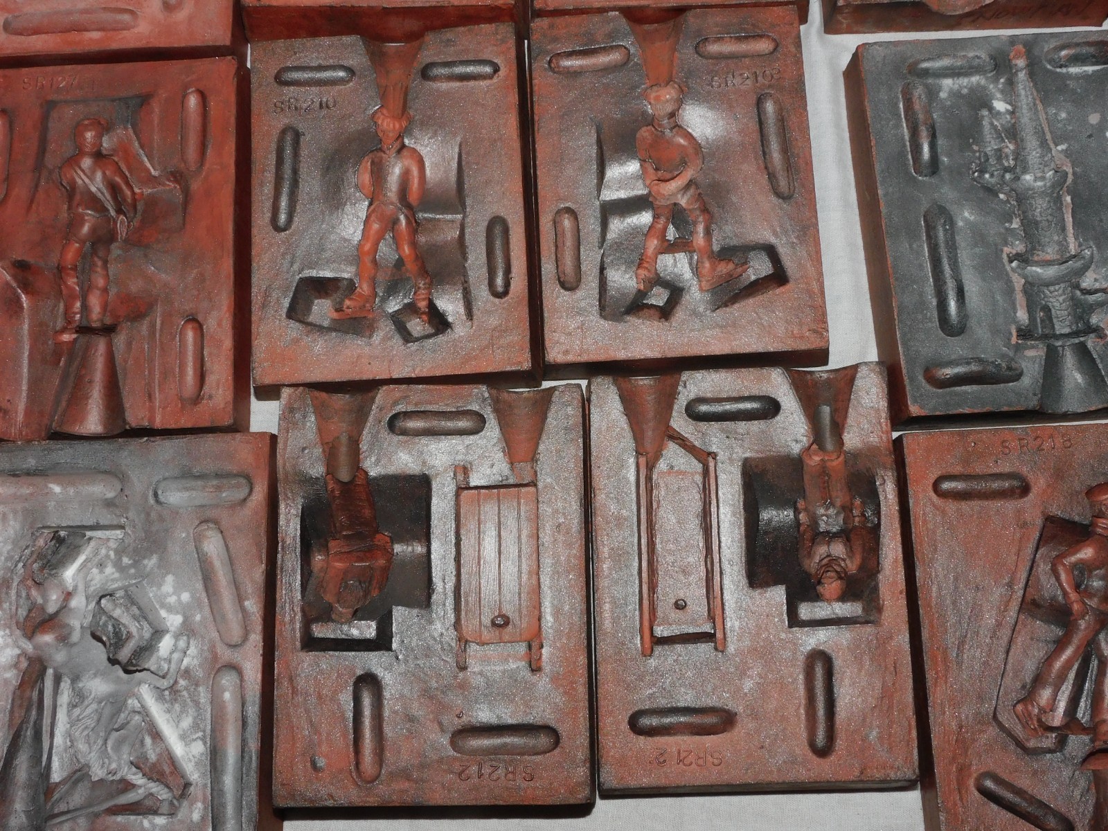 LOT OF 9 -VINTAGE LEAD TOY SOLDIER R&B RUBBER MOLDS - LOT #13A | eBay