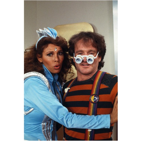 Raquel Welch with Robin Williams in Mork vs. the Necrotons 8 x 10 Inch ...