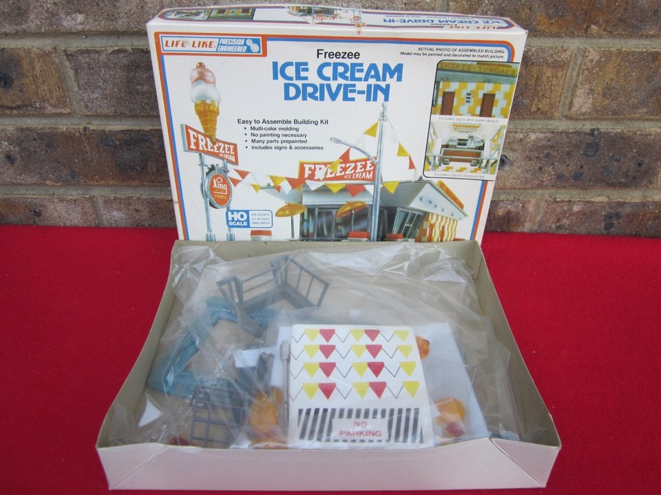 Life-Like Freezee Drive-In Ice Cream Shop HO Scale Model 1359, Vintage ...