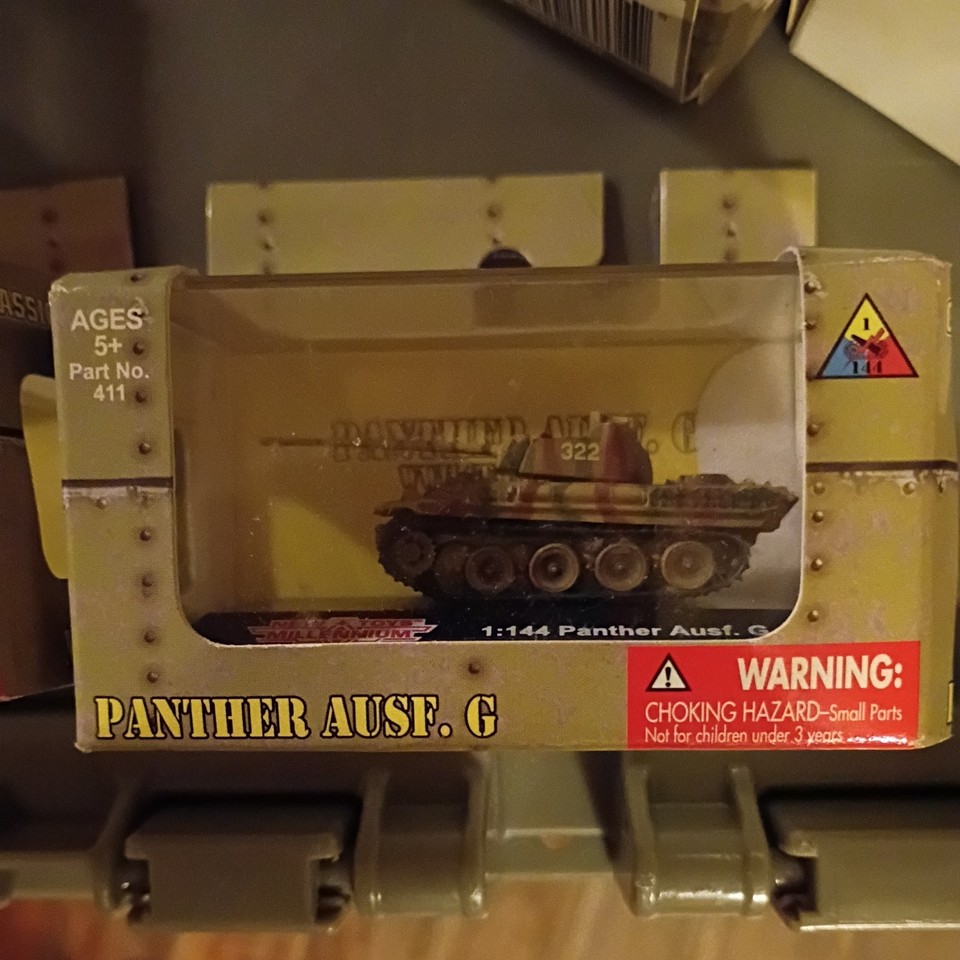 1:144 WWII German Tank set of 9 die cast tanks and 2 1:72 tanks mint ...