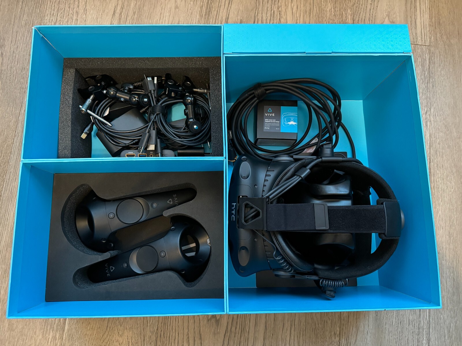 HTC Vive VR Headset Complete Set Full Kit w/ Deluxe Audio Strap - FREE ...