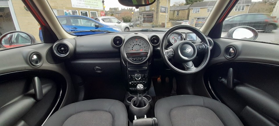 2011 MINI COOPER COUNTRYMAN 5DR 1.6D DIESEL IN RED £35 TAX PER YEAR PX ...