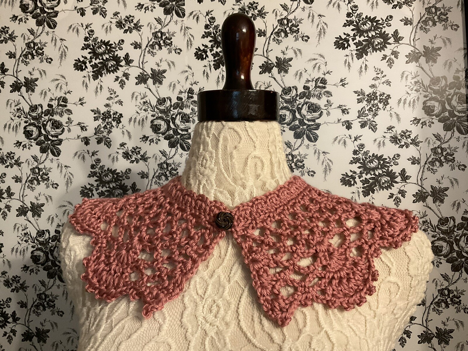 Removable Vintage Victorian Style Hand Crochet Collar - Gem