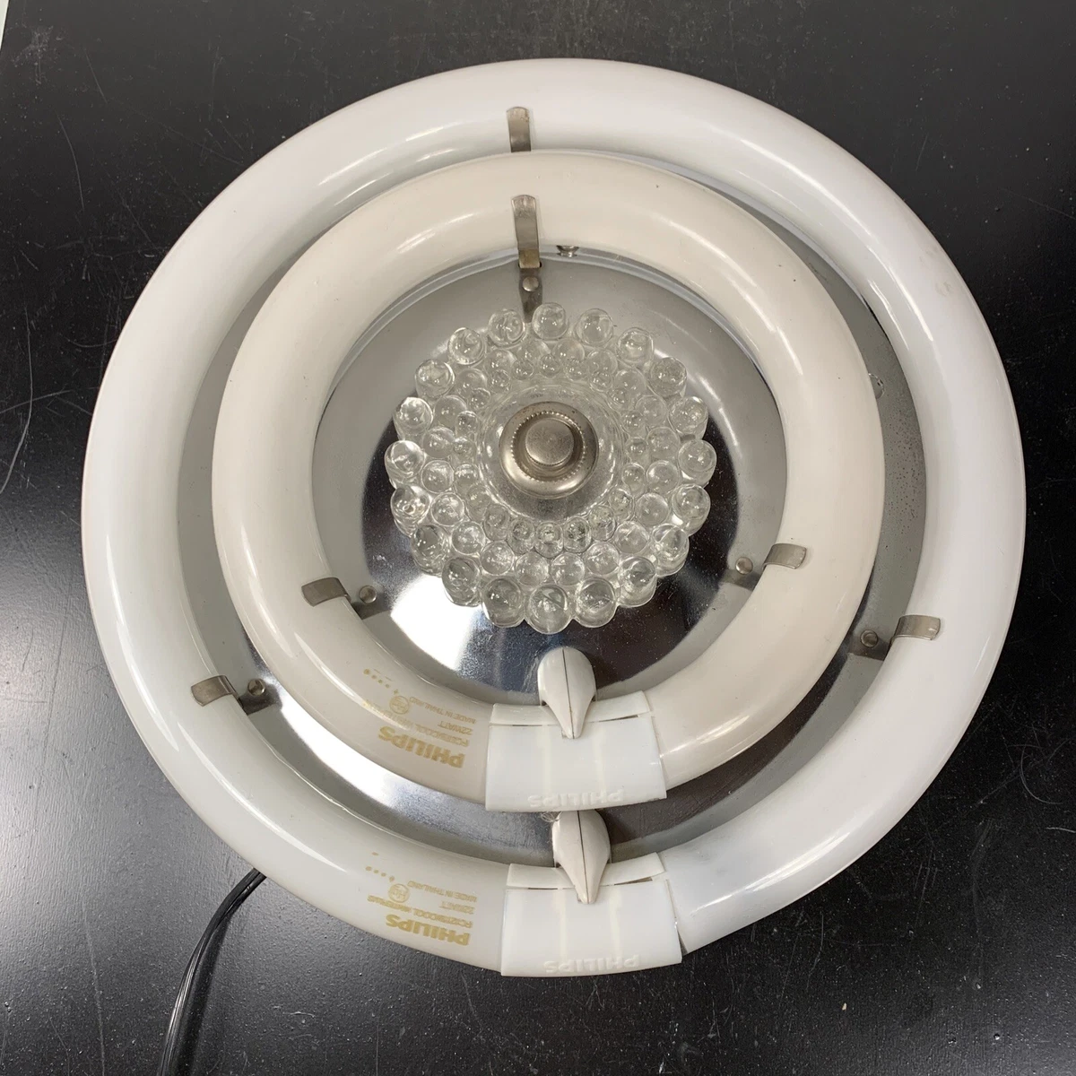Fluorescent Light Fixture