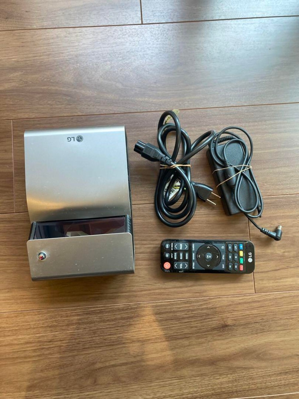 LG PH450UG Portable LED Ultra Short Throw Projector Silver 719192607897 ...