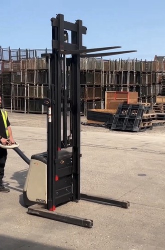 Forklift CROWN ST 3000N SERIES forktruck Pedestrian Pallet truck ...