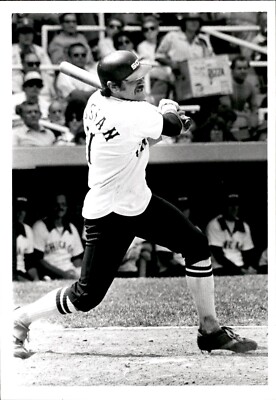 LD326 Original Ronald Mrowiec Photo JIM ESSIAN 1976-77 CHICAGO WHITE ...