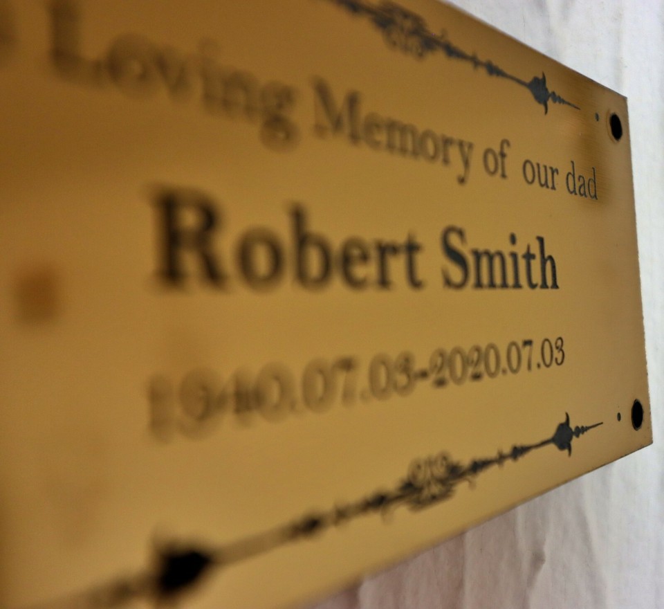 Bench Plate in Silver or Gold Effect. Engraved Sign, Memorial Plaque ...