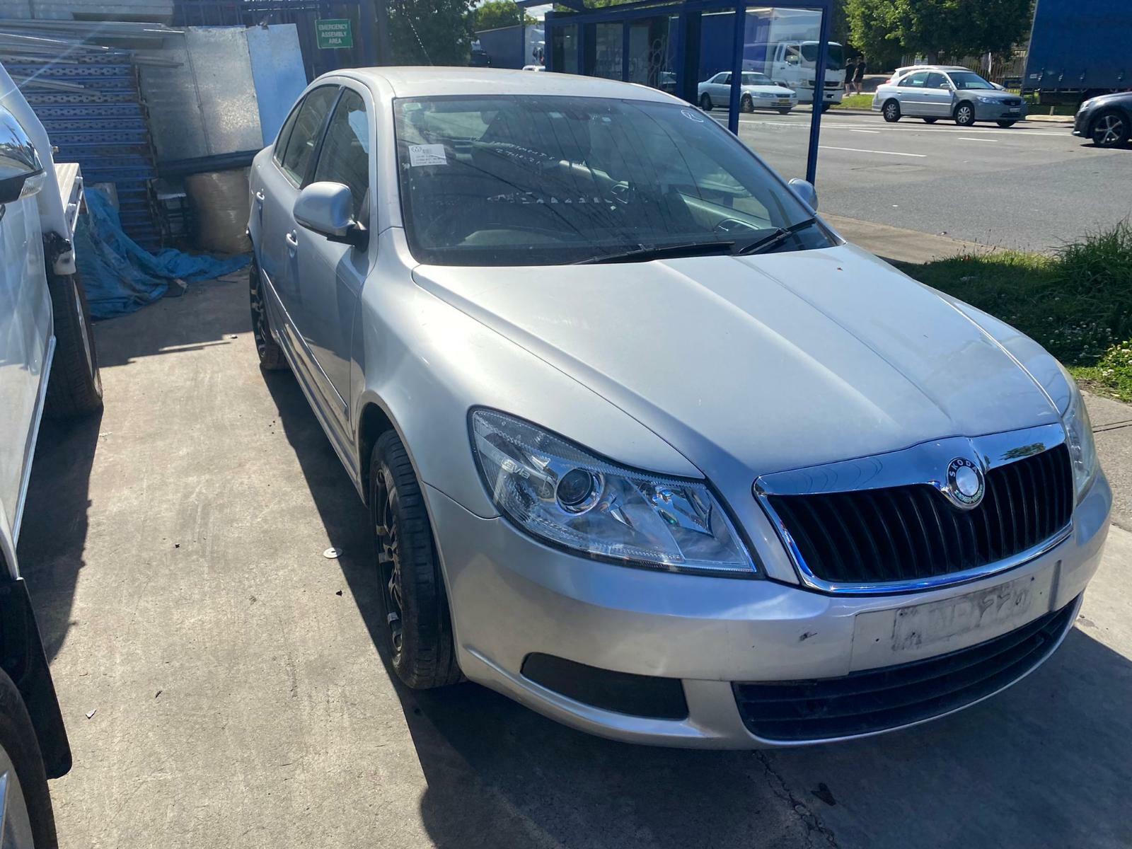 SKODA OCTAVIA FRONT BUMPER 1Z, AMBIENTE/ELEGANCE, NON PARK SENSOR TYPE ...