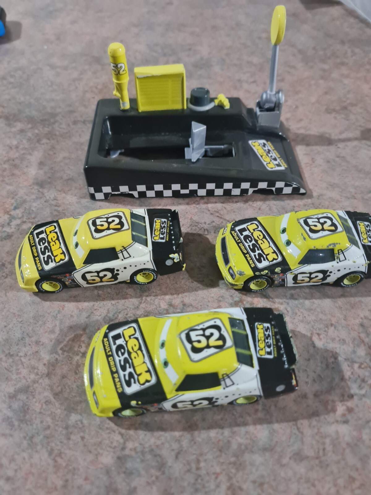 Disney Cars - Leak Less 52 Pit Row Race Off | eBay