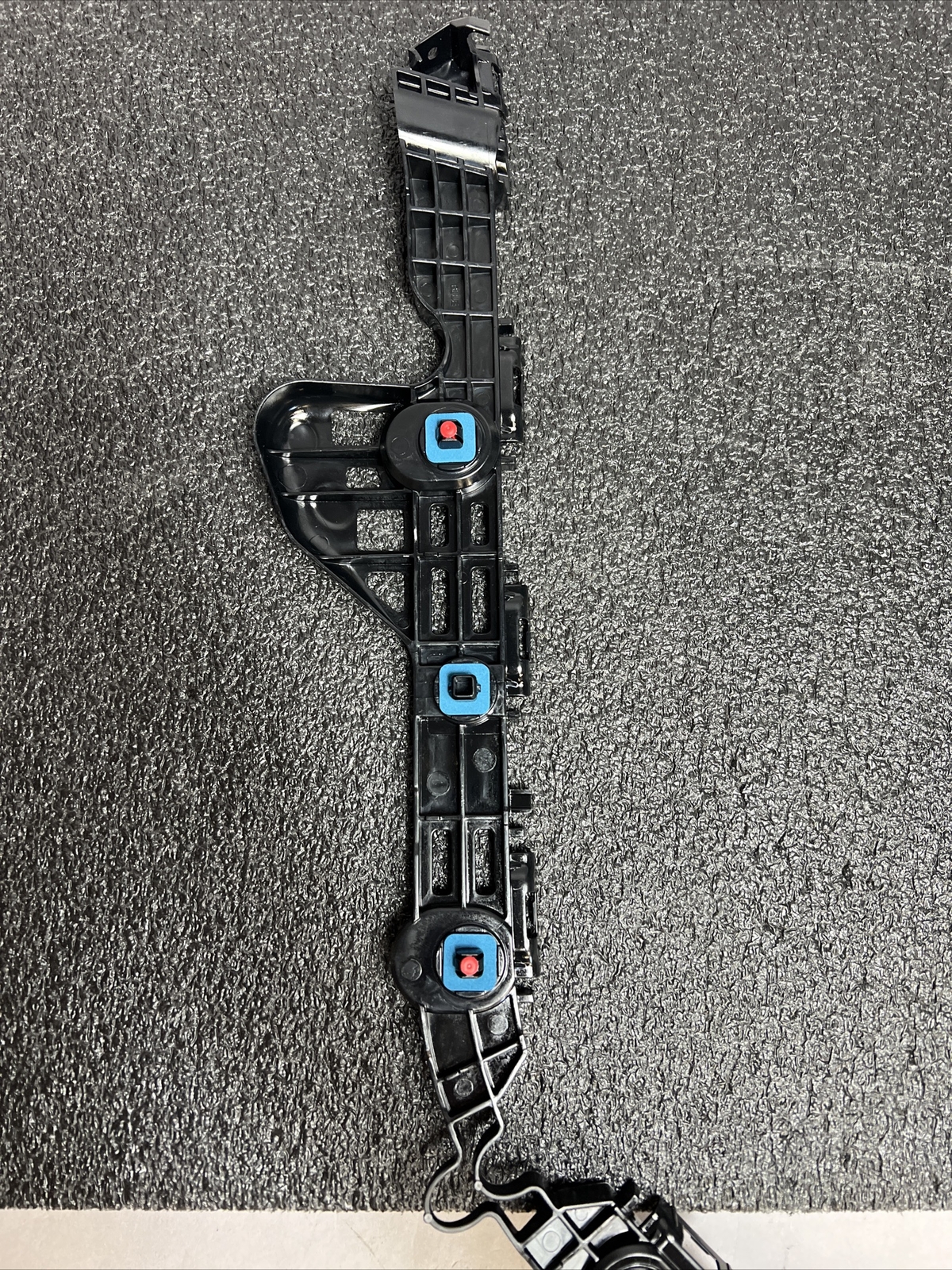 Toyota Camry L LE XLE 2018-2020 Rear Bumper Right Bracket 52575-06160 ...