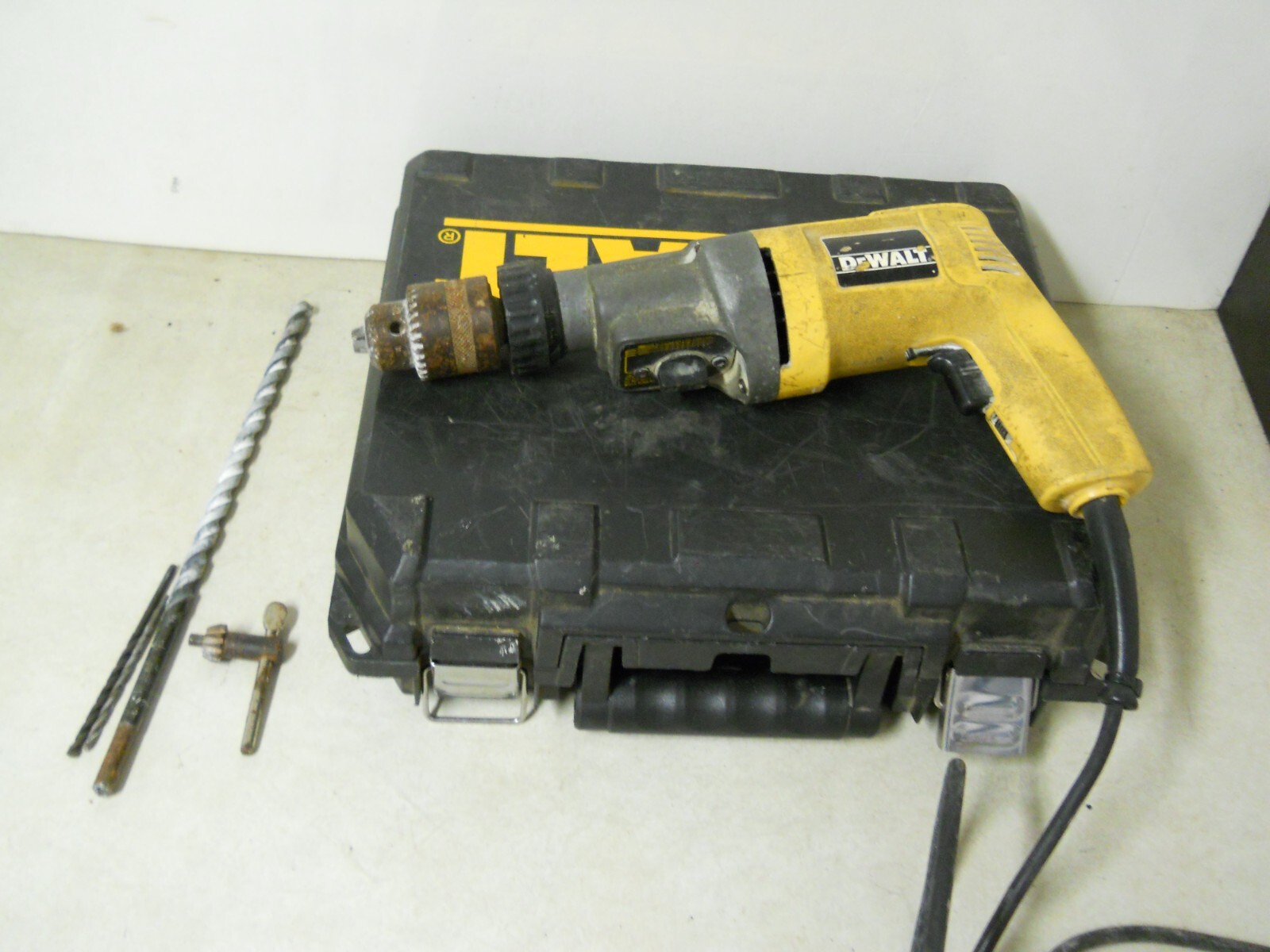 DEWALT DW510 Electric 1/2" VSR Hammer Drill With Metal Case and Extra ...