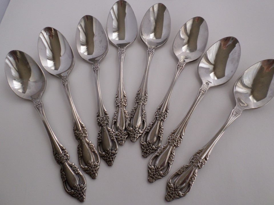 “Raphael” Distinction Deluxe Stainless by Oneida HH, 8 Place Setting ...