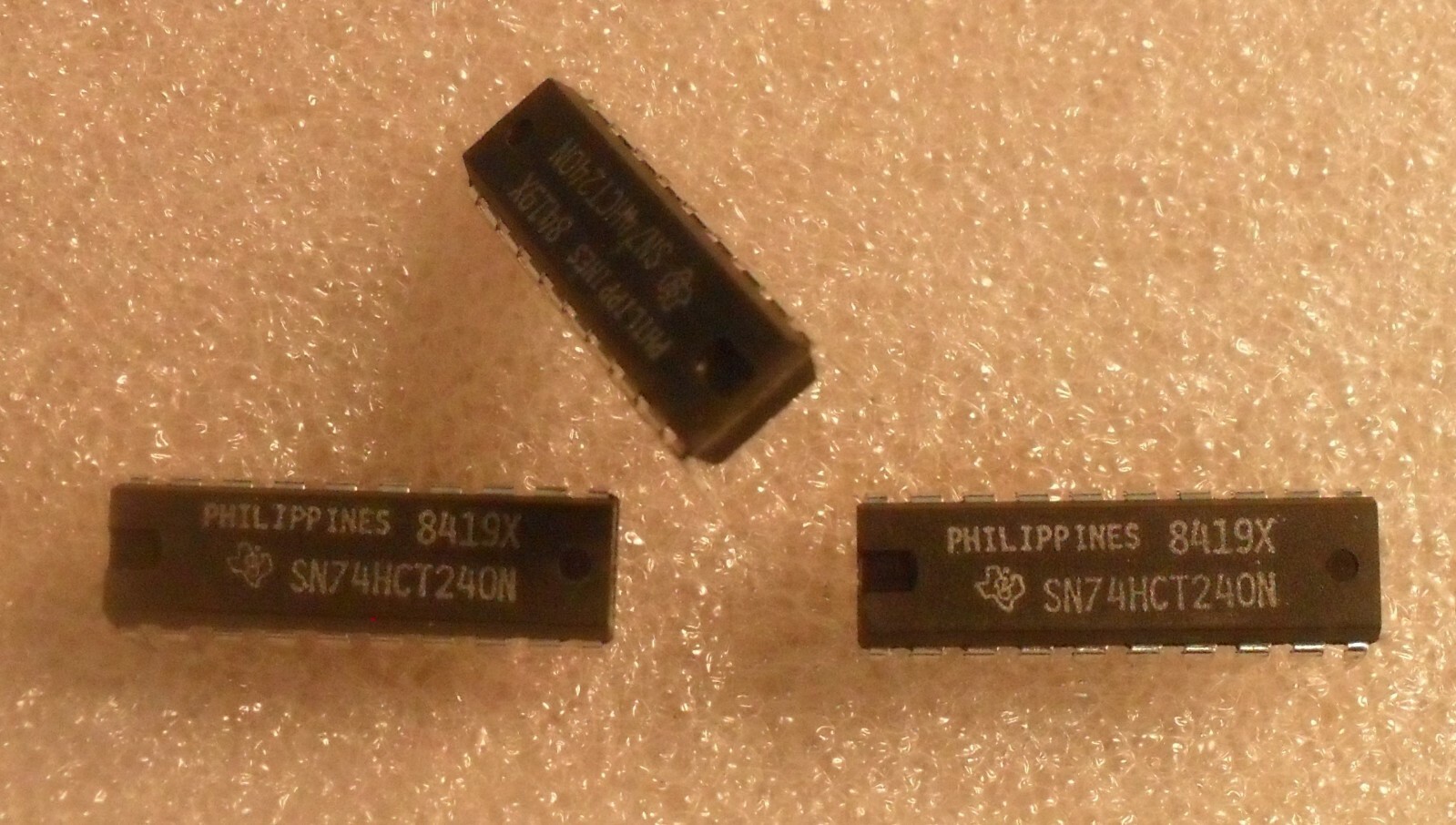 74C, 74HC & 74HCT CMOS Series Logic Gates Thru-Hole - Lots and Single ...