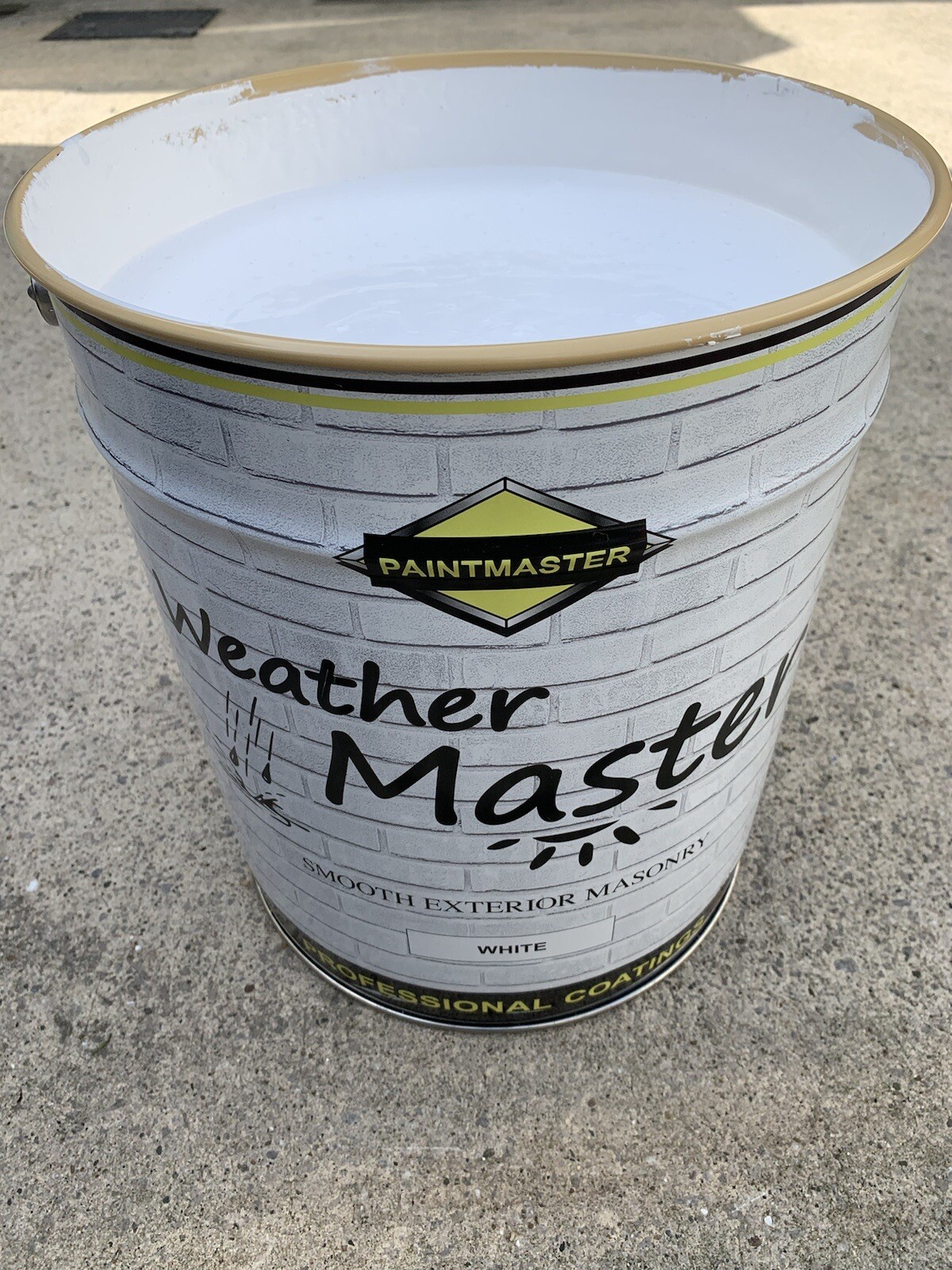 Weather Master Smooth Masonary Paint / Magnolia And White Available ...