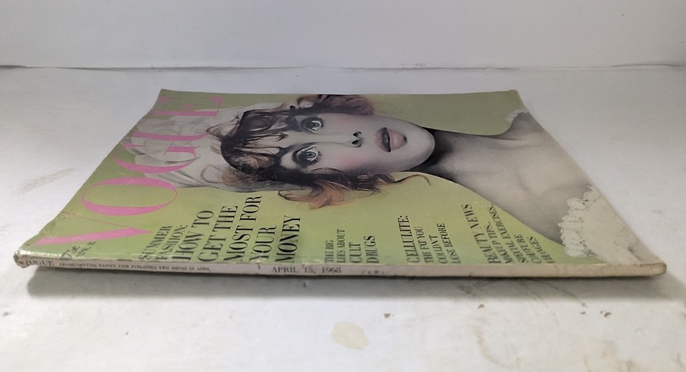 VOGUE MAGAZINE April 1968 Penn Cover Shrimpton Twiggy Verushka Lisa ...