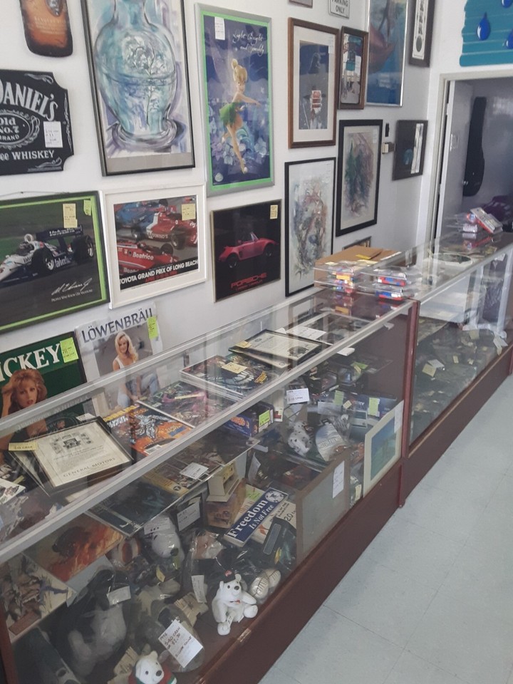 Corner curio cabinet. Local pick up only! Almost FREE with trade option ...