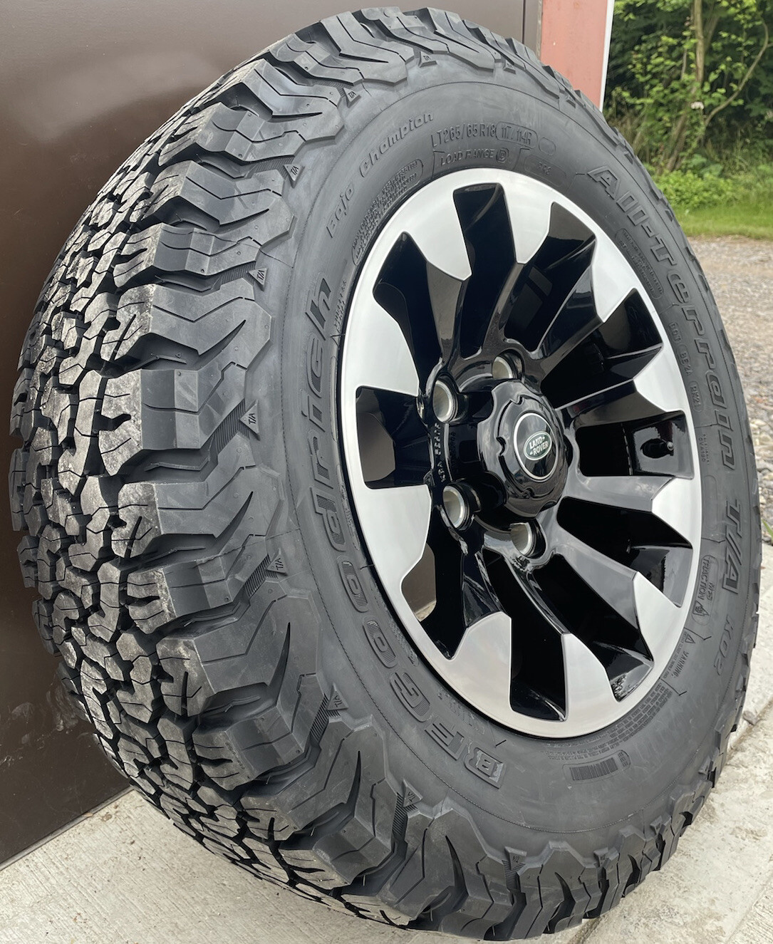 Genuine Land Rover Defender Sawtooth 18 Inch Alloy Wheels with BFG ...