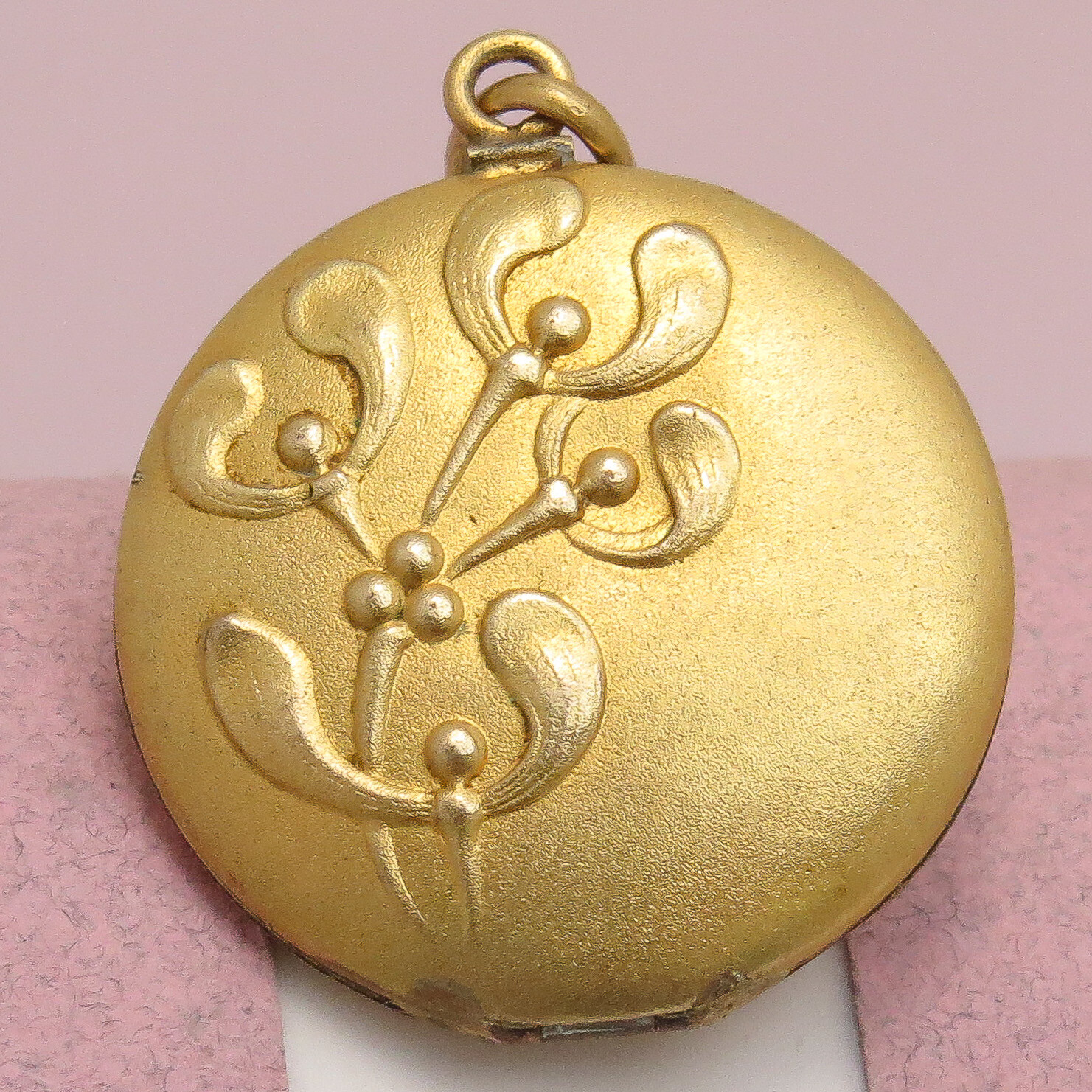 Antique Victorian Mistletoe Yellow Gold Filled Repous… - Gem