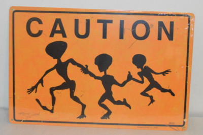 Caution Alien Crossing, Humor- Metal Sign/Wall Art 17.5 X 11.5 Inches ...