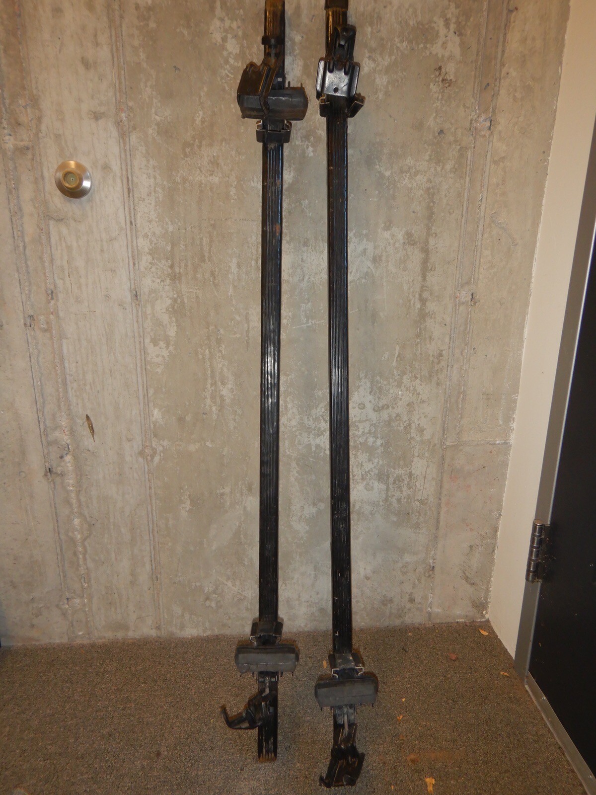 Thule Cross Bars + Thule 1054 Towers For 2005-2009 Subaru Outback - 45 ...