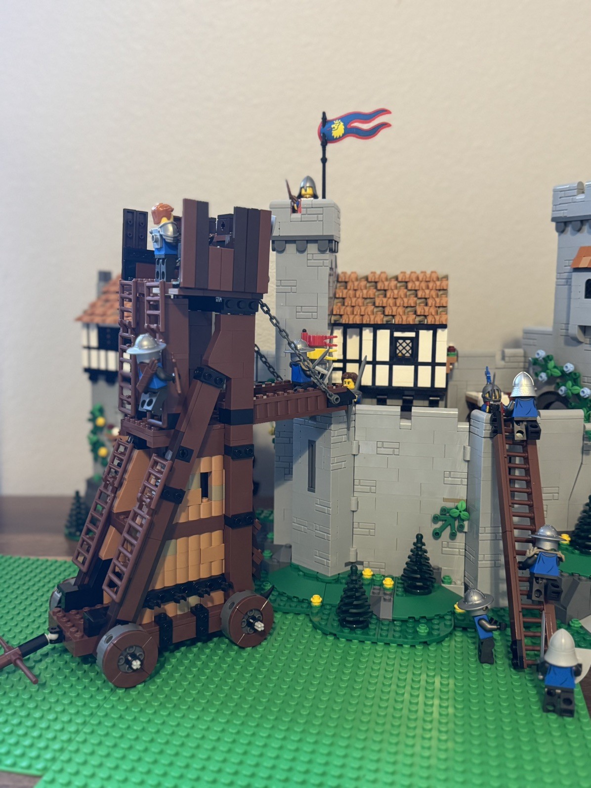 LEGO Castle Siege Tower w/ knight -100% LEGO – Built from 910045 Siege ...
