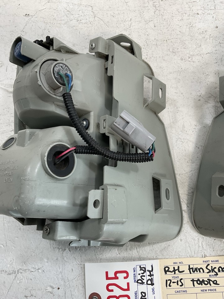 2012 2015 TOYOTA PRIUS LEFT & RIGHT SIDE TURN SIGNAL LIGHT PAIR OEM | eBay