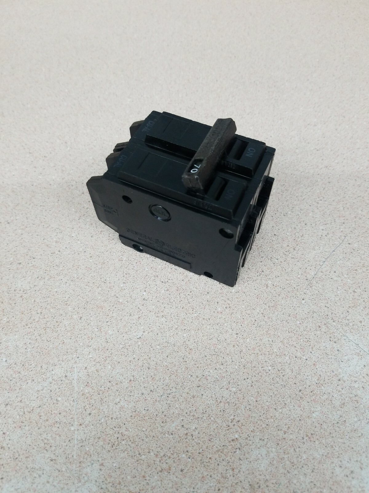 GE THQL2170 GENERAL ELECTRIC 2 POLE 70 AMP 240V CIRCUIT BREAKER - OLD ...