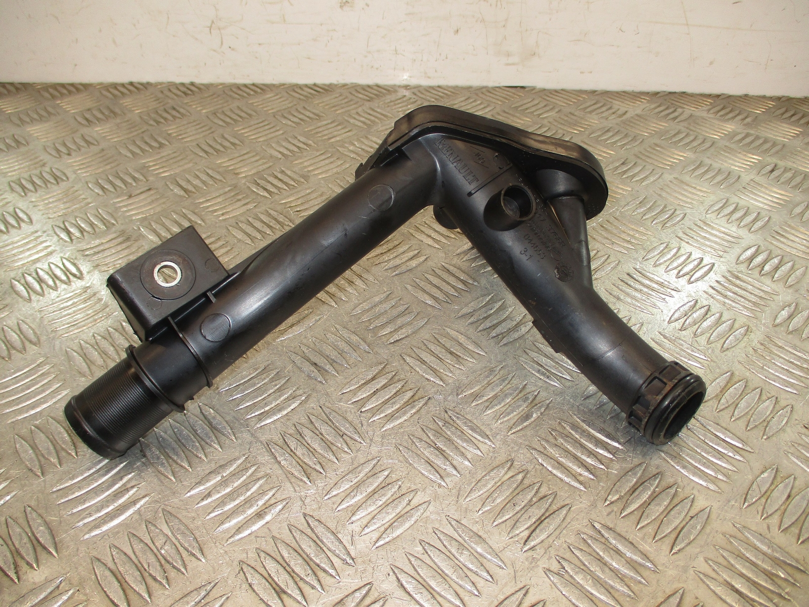 2016 Mercedes W176 A180 1.5 Diesel OM607. Water Coolant Pipe 210473766R ...