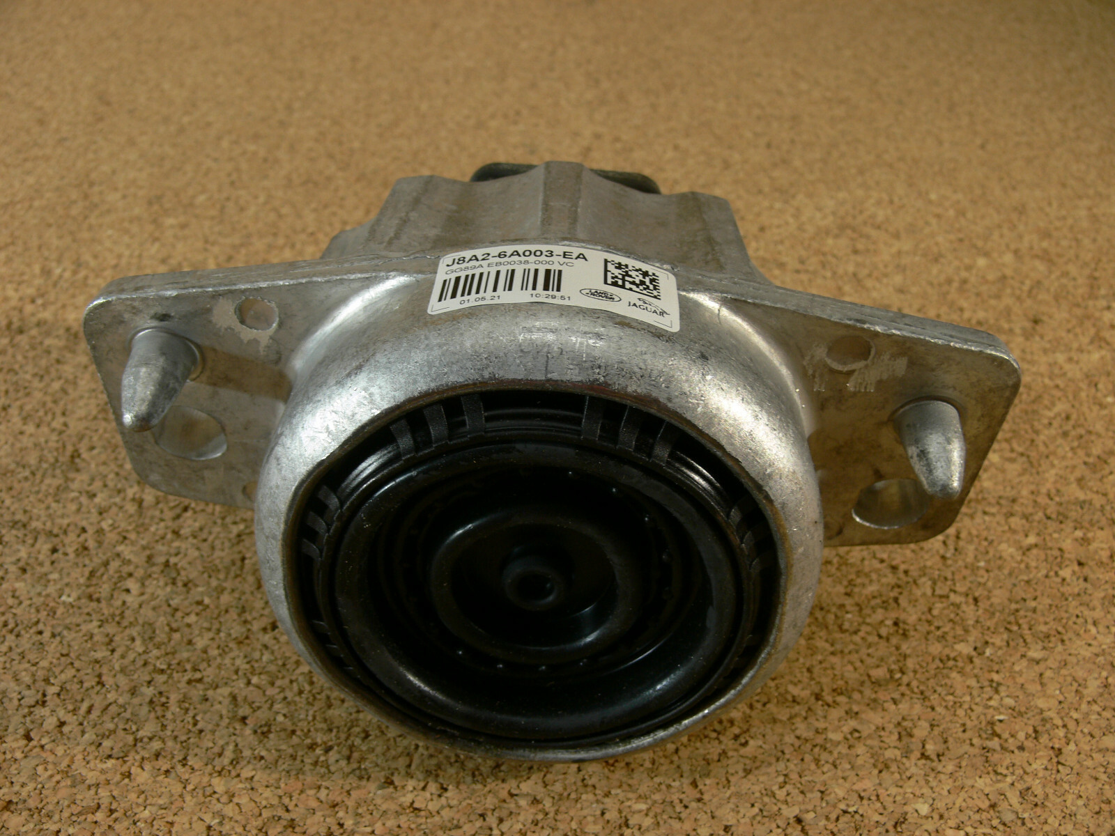 GENUINE LAND ROVER ENGINE MOUNT BRACKET LH RANGE ROVER VELAR LR094226 ...