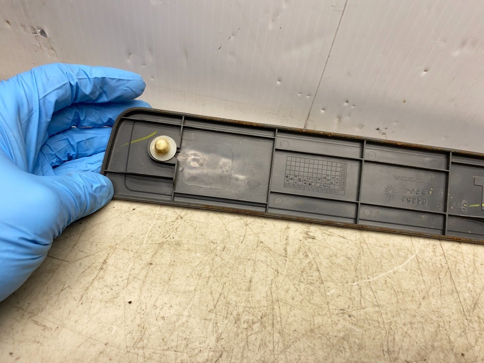 2003-2005 HONDA PILOT LEFT FRONT DOOR OUTER SILL SCUFF PLATE TRIM COVER ...