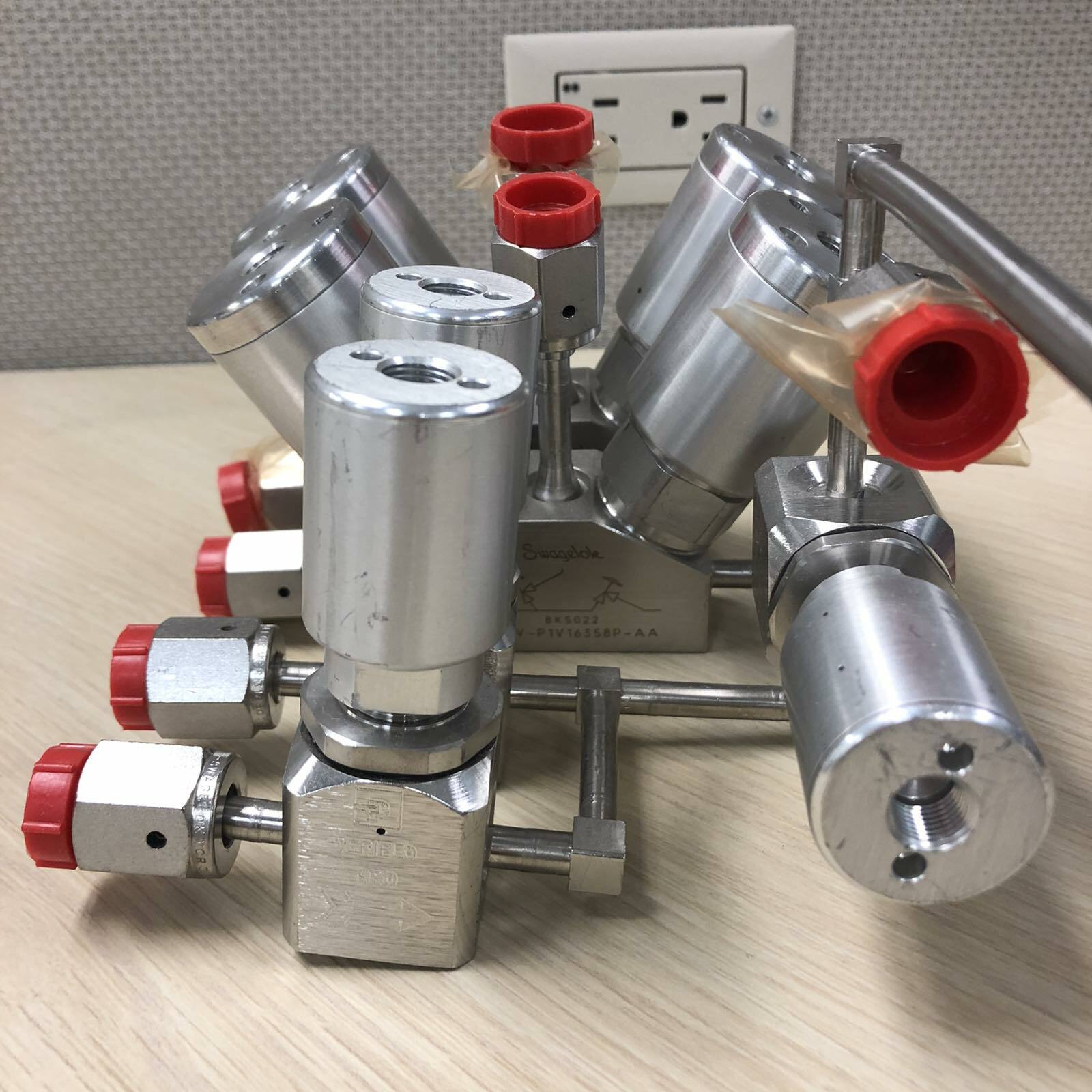 Swagelok 6LVV-P1V16358P-AA Parker Veriflo 930 cluster weldment High ...