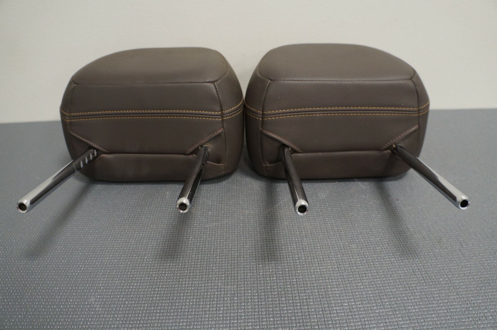 2013-2019 BUICK ENCORE OEM FRONT ROW SEAT HEADRESTS HEAD REST PAIR ...