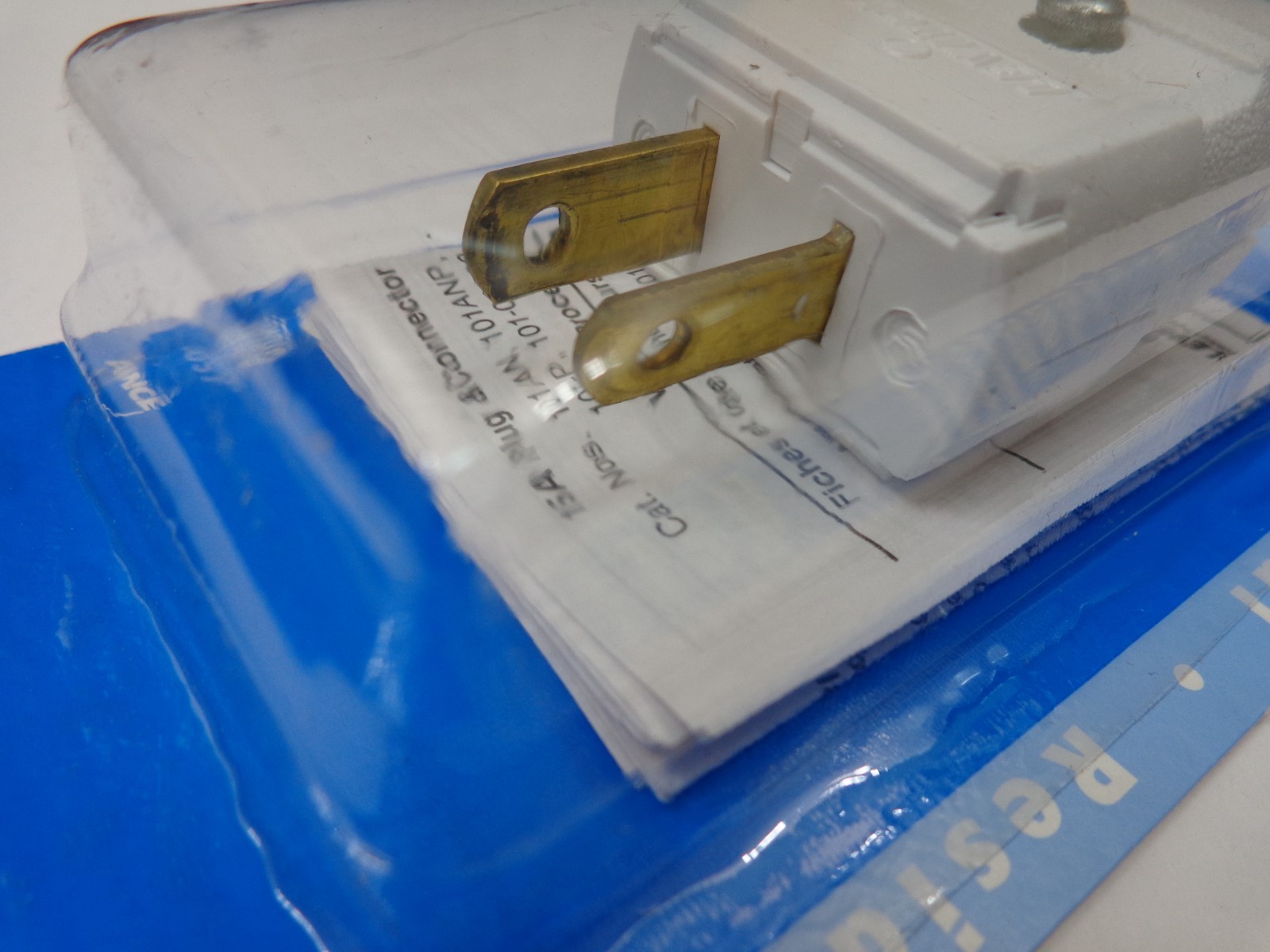 Leviton L02-101-WP 15A 125V Polarized Plug Straight Blade No. 101 White ...