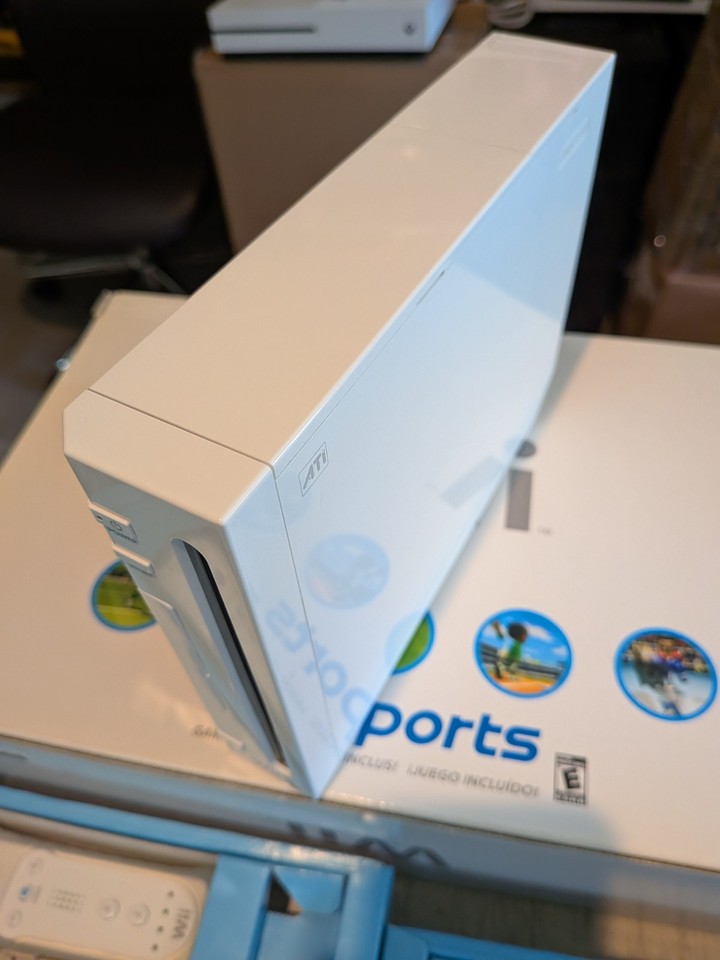 MINT! Nintendo Wii Sports Console Bundle Complete In Box Tested 1 YEAR ...
