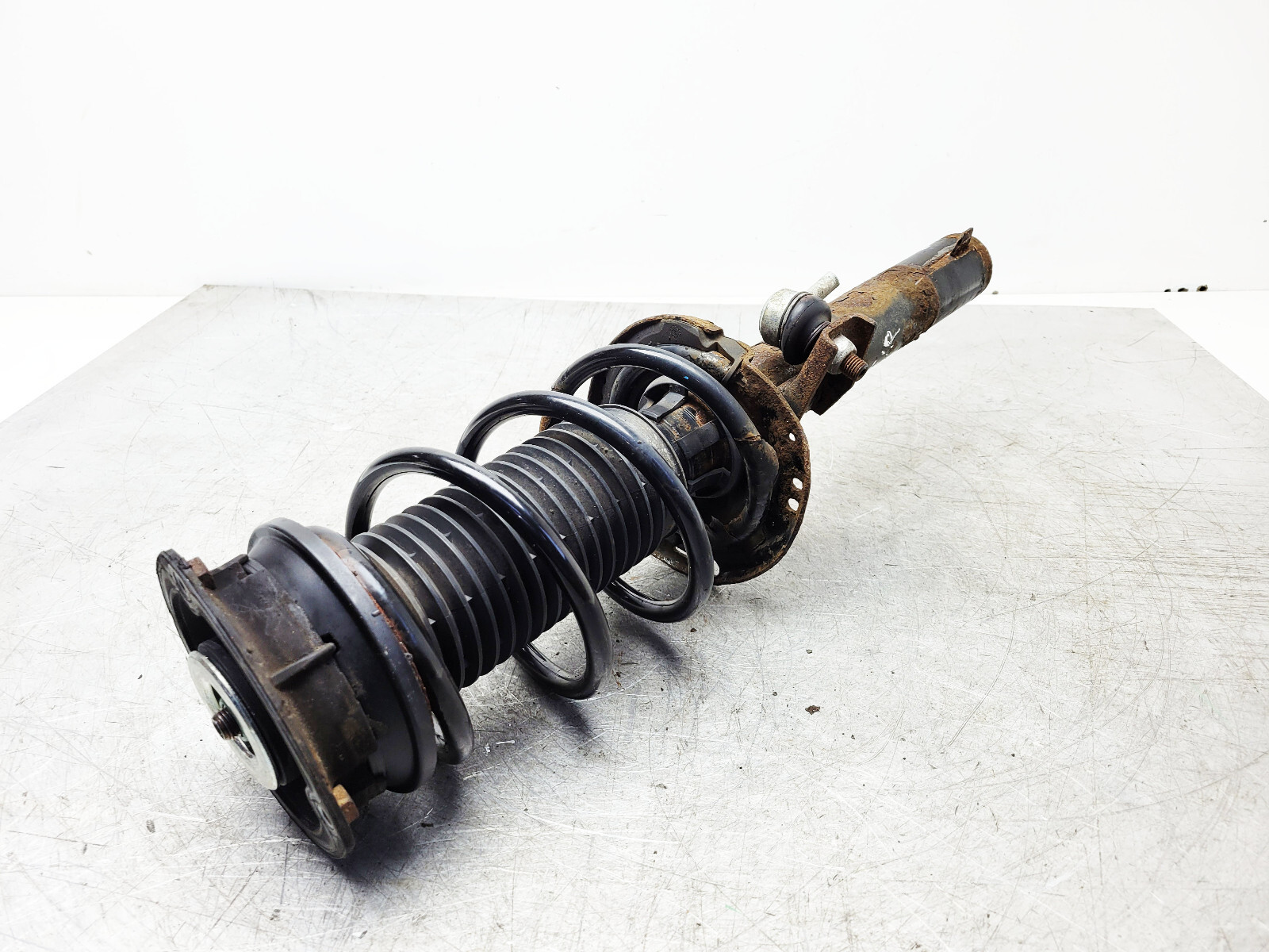 Volkswagen Golf Strut Shock Absorber Left NS Front 1598 Diesel 2016 ...