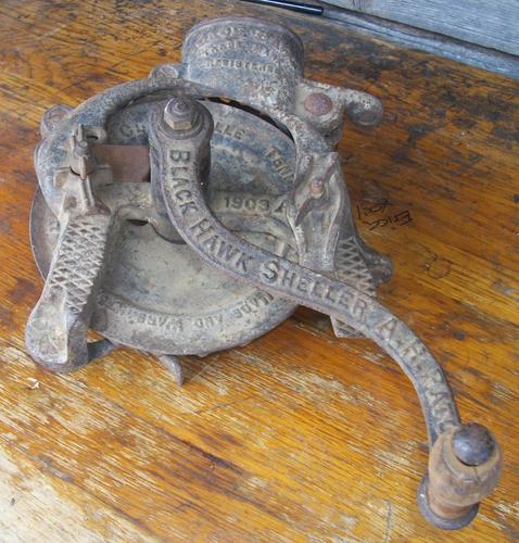 ANTIQUE VINTAGE CAST IRON BLACK HAWK #1903A CORN SHELLER A.H. PATCH ...