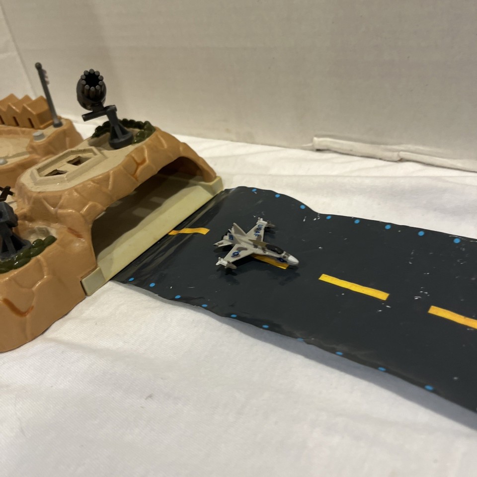 Micro Machines Military Battle Zones EAGLE RIDGE Toy Set BASE w/ Two ...