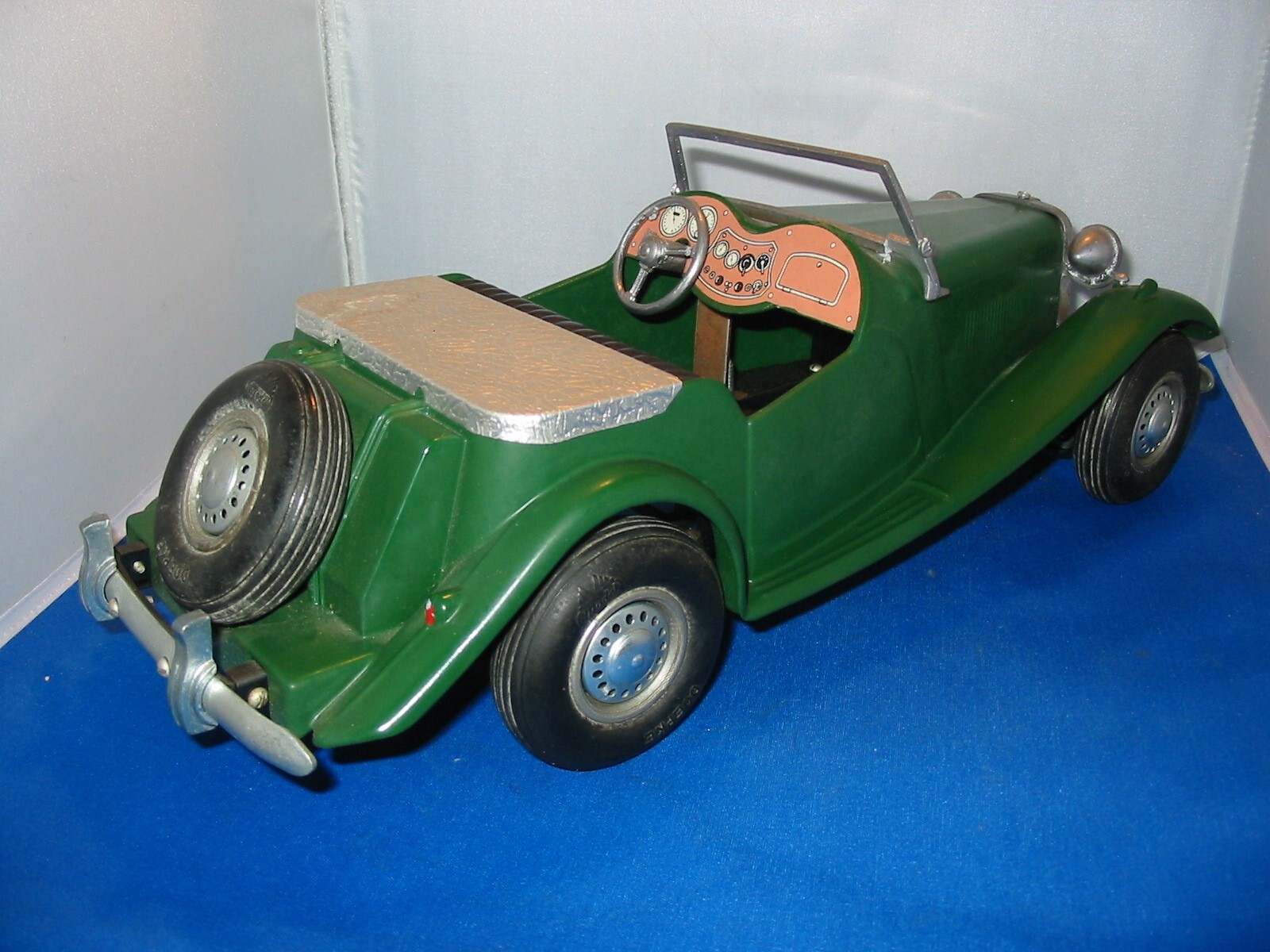 1950's DOEPKE MG SPORT CAR METAL MODEL TOY GREEN | eBay