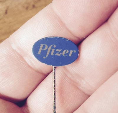 🔴Medicine Pharmacy - PFIZER, USA - Pharmaceutical company, vintage pin ...